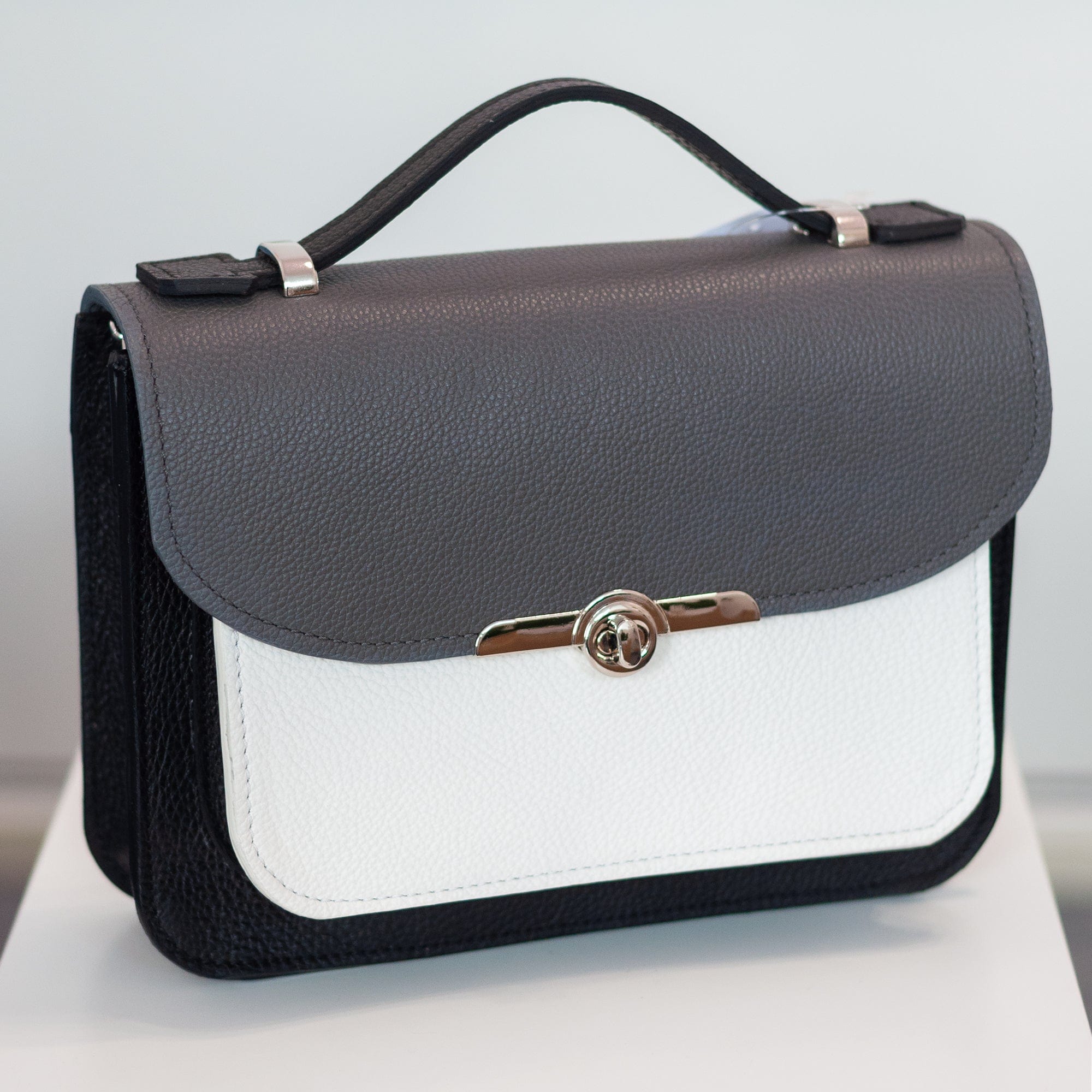 Ladies bag in natural leather Adelynn – Pantofi Diane Marie